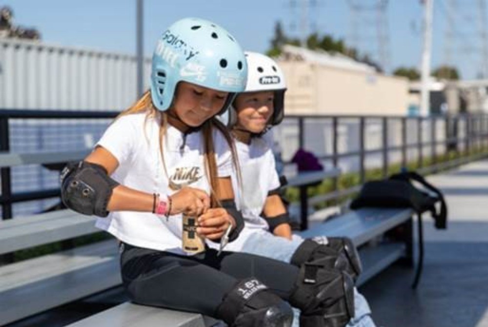 Sky And Ocean Brown Sign With Patch Plasters - Sport Industry Group