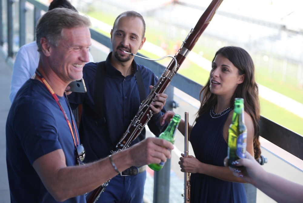 Heineken Surprises Italian Lockdown Balcony Singers At F1 Grand Prix ...